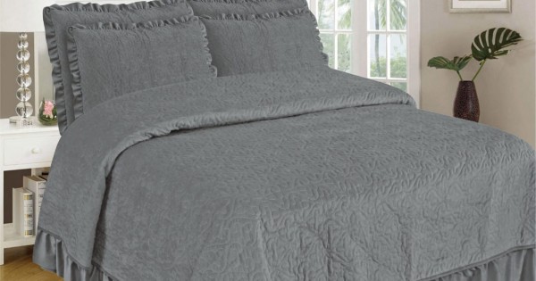 Cuvertura de pat din Catifea CU VOLAN + 2 fețe de perna GRI - Promotie Cuvertura de pat din ...