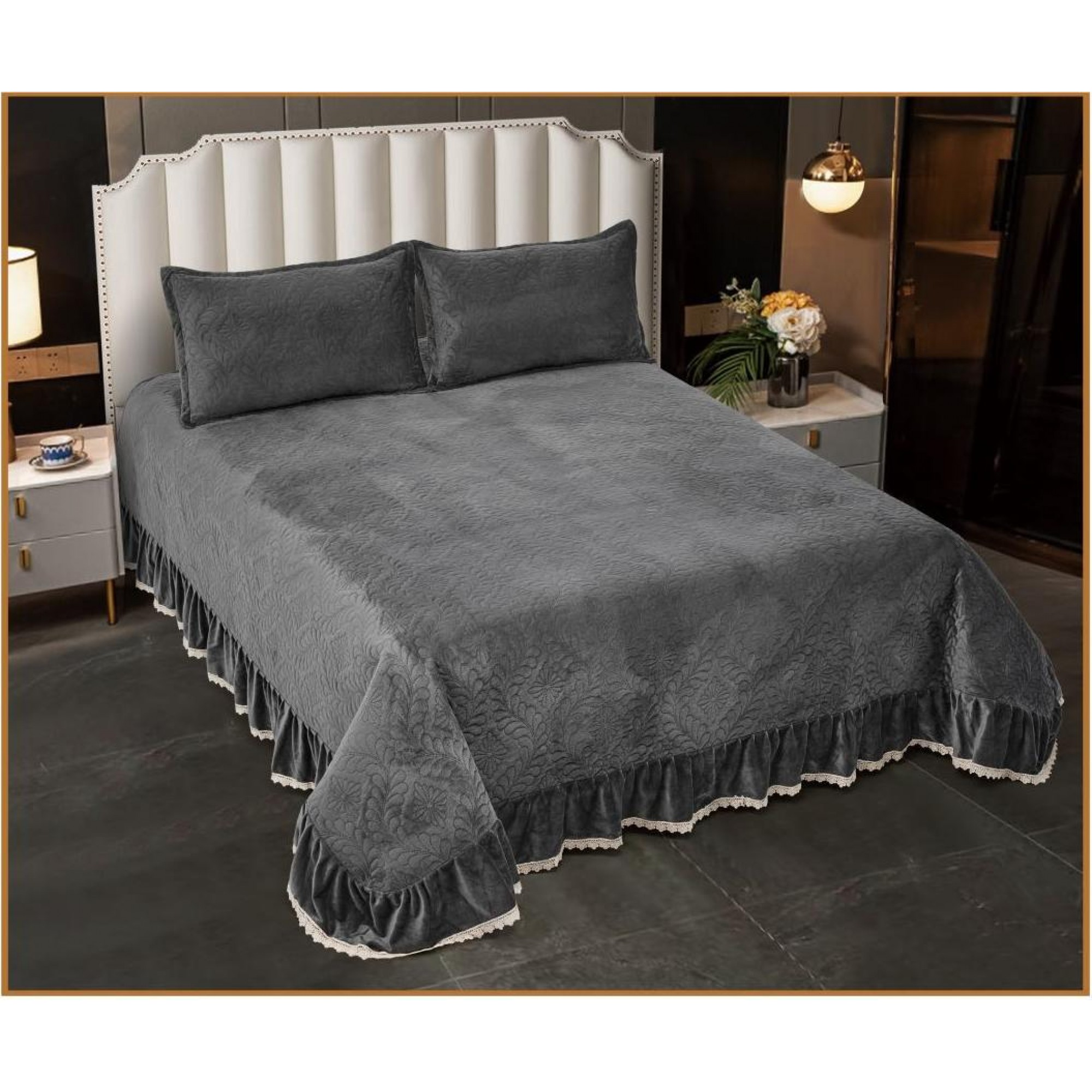 Cuvertura de pat din Catifea CU VOLAN + 2 fețe de perna GRI INCHIS - Promotie Cuvertura de pat ...